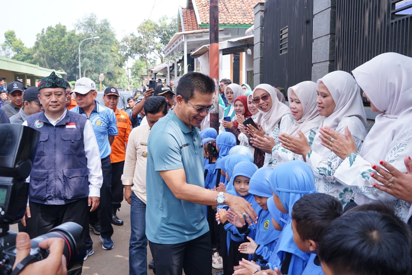 Tinjau Lokasi Puting Beliung Cimenyan, Bupati KDS Serap Aspirasi Warga ...